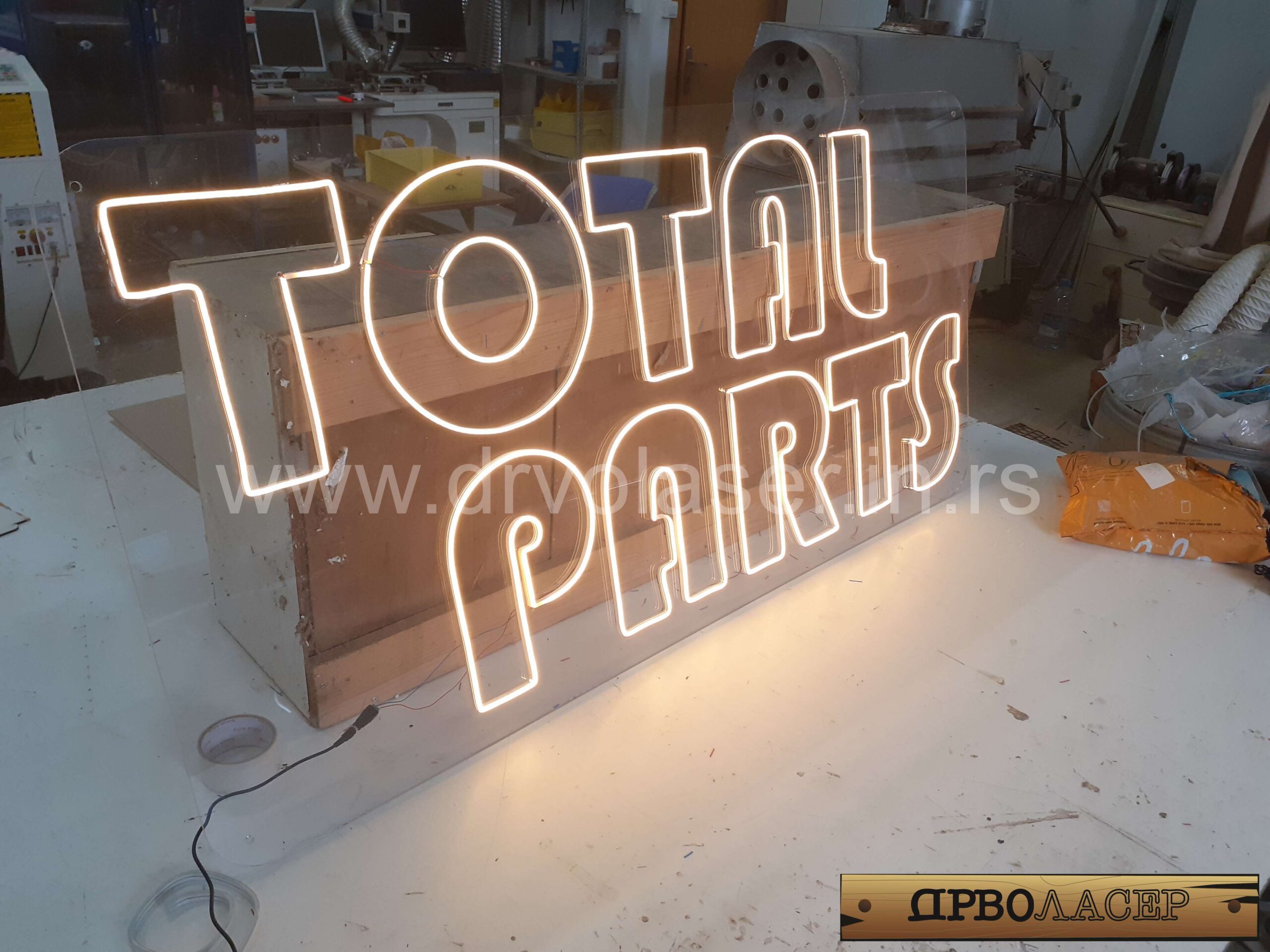 LED NEONSKI NATPISI – Drvolaser